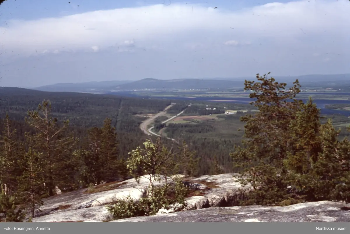 Luppioberget. Utsikt från toppen av berget mot nordost och Torne älv ...