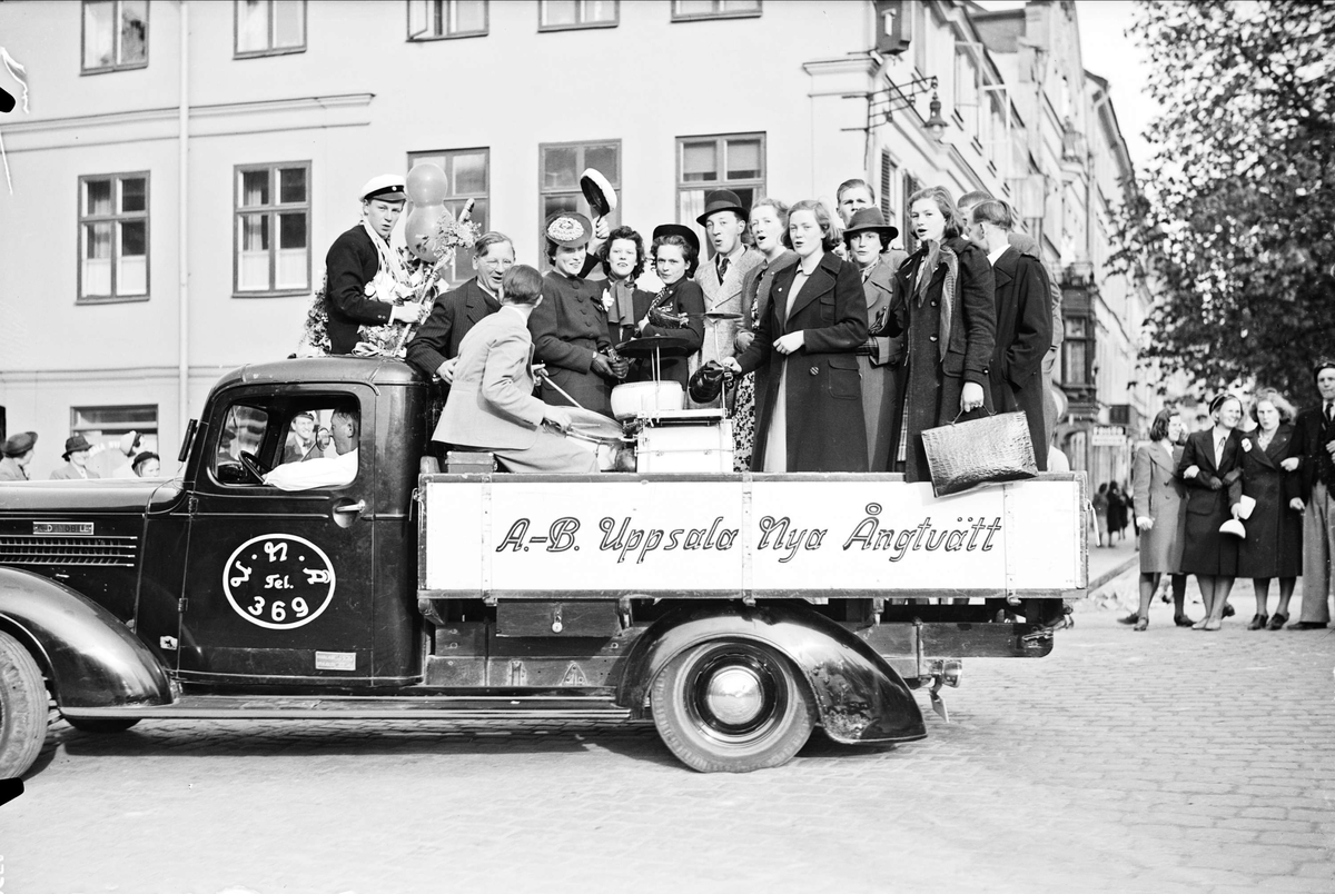 Studentfirande på Gamla torget och Östra Ågatan, Uppsala 1939 ...