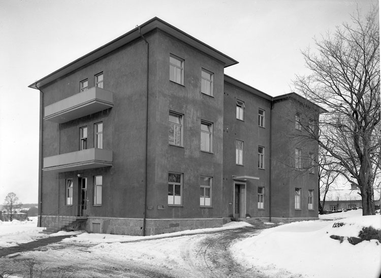 Uppgift enligt fotografen: "Uddevalla. Lasarett BB-avd. Exteriör ...