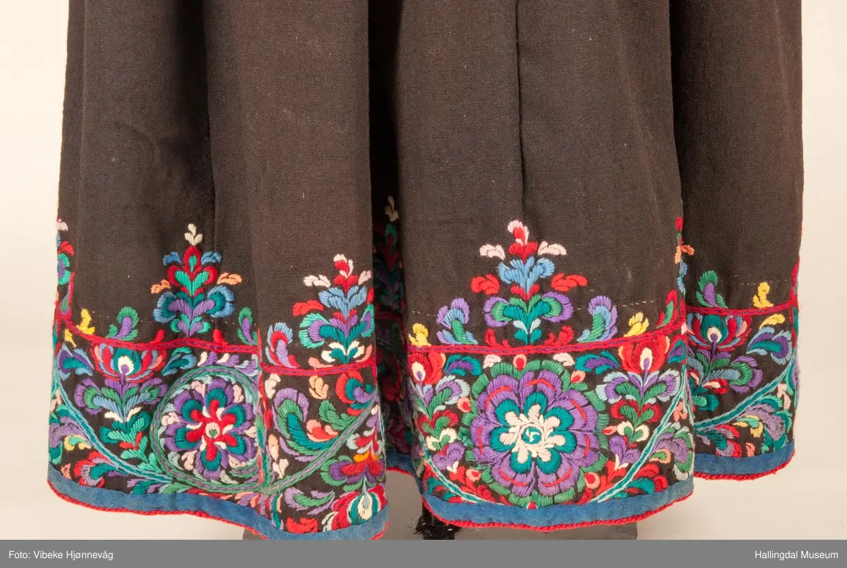 Bunad - Hallingdal Museum / DigitaltMuseum