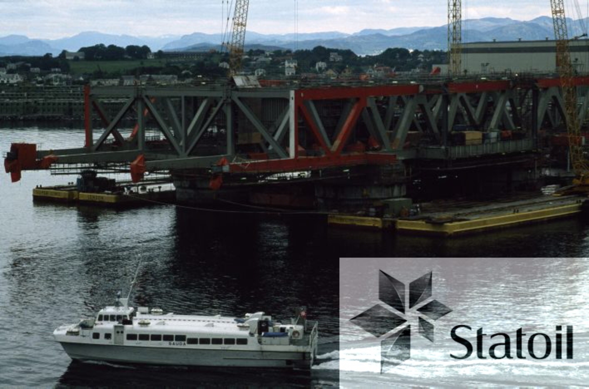 Dekksrammen til Statfjord C er under bygging ved Moss Rosenberg Verft ...