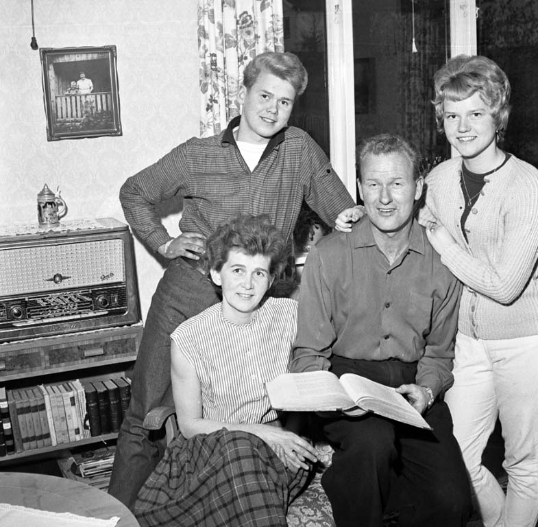 Familjen Andersson i Kapelle 1960 - Bohusläns museum / DigitaltMuseum