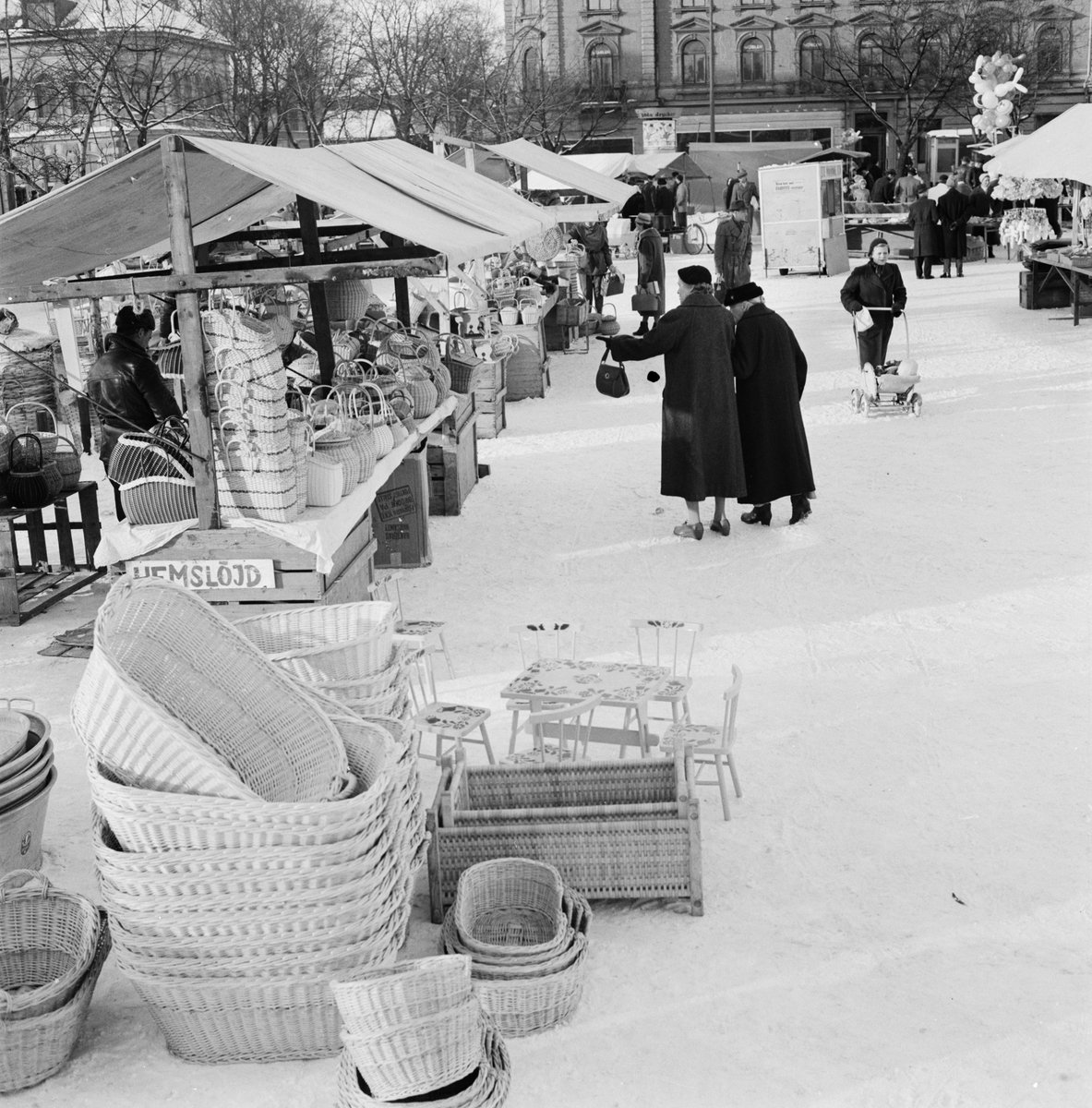 Marknad på Vaksala torg, Uppsala februari 1959 - Upplandsmuseet ...