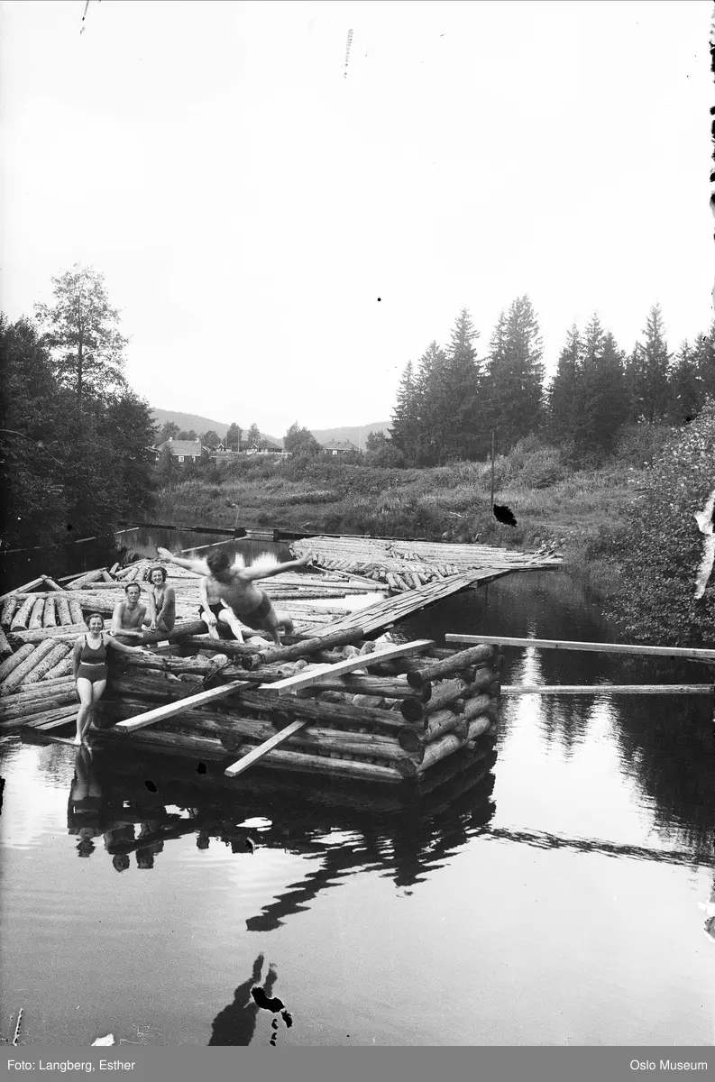 Bading i Lysakerelven. - Oslo Museum / DigitaltMuseum