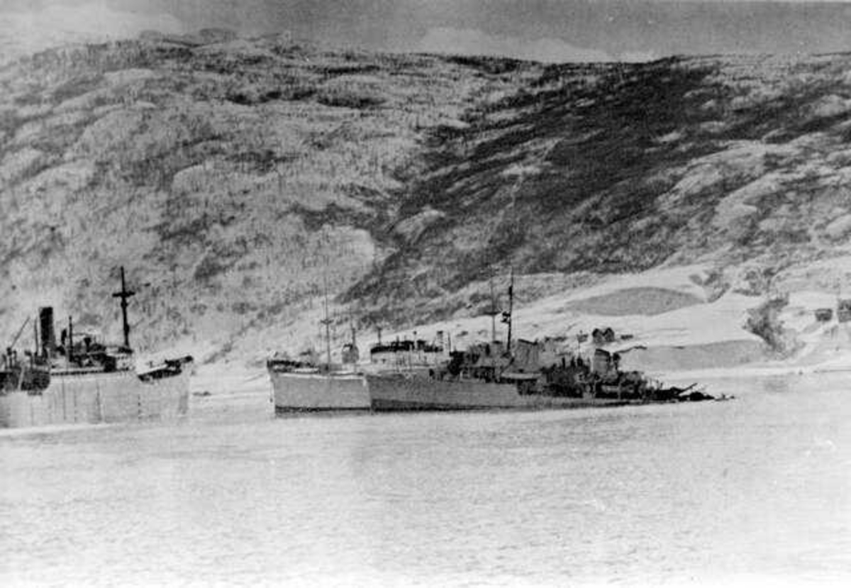 Krigsskip Angrep på Narvik 1940. Jageren Wilhelm Heidkamp ble hardt ...