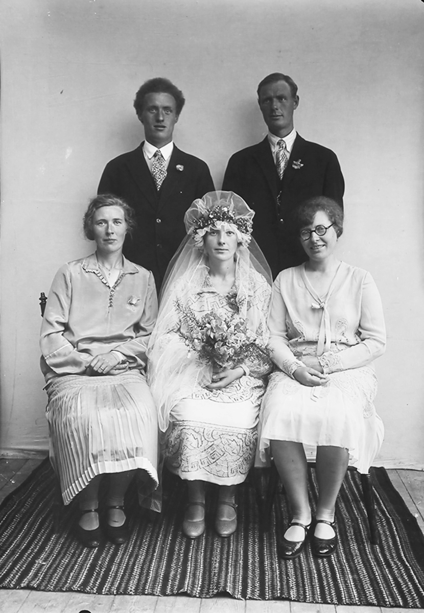 Gruppebilde. Gildeskål. Storvik. 5 søsken. Bak fra v.: Peder Andreas ...