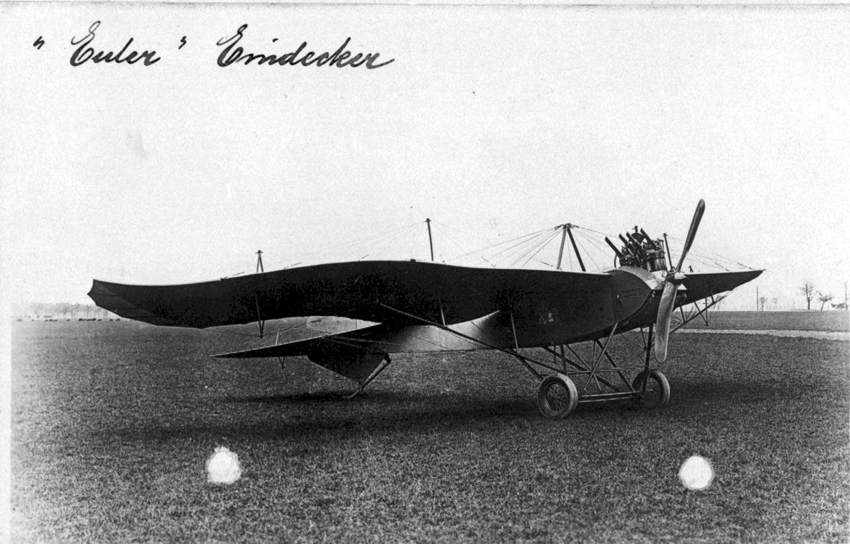 Ett fly på bakken, Euler,. - Norsk Luftfartsmuseum / DigitaltMuseum