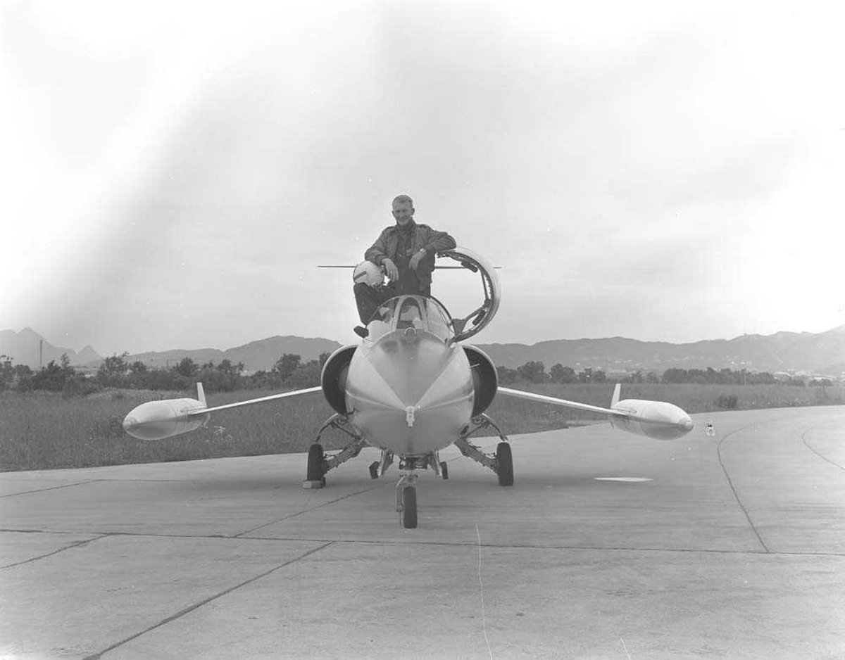 Spesielt portrettfoto av jagerflyger ved 331 skvadron, Bodø flystasjon ...