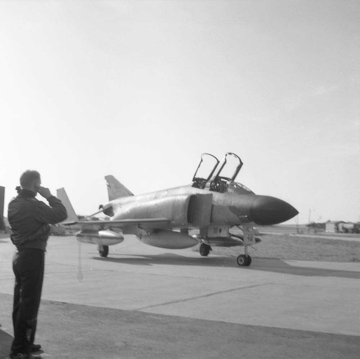 Skvadronsutveksling. 331 skvadron tar imot 53rd Tactical Fighter ...