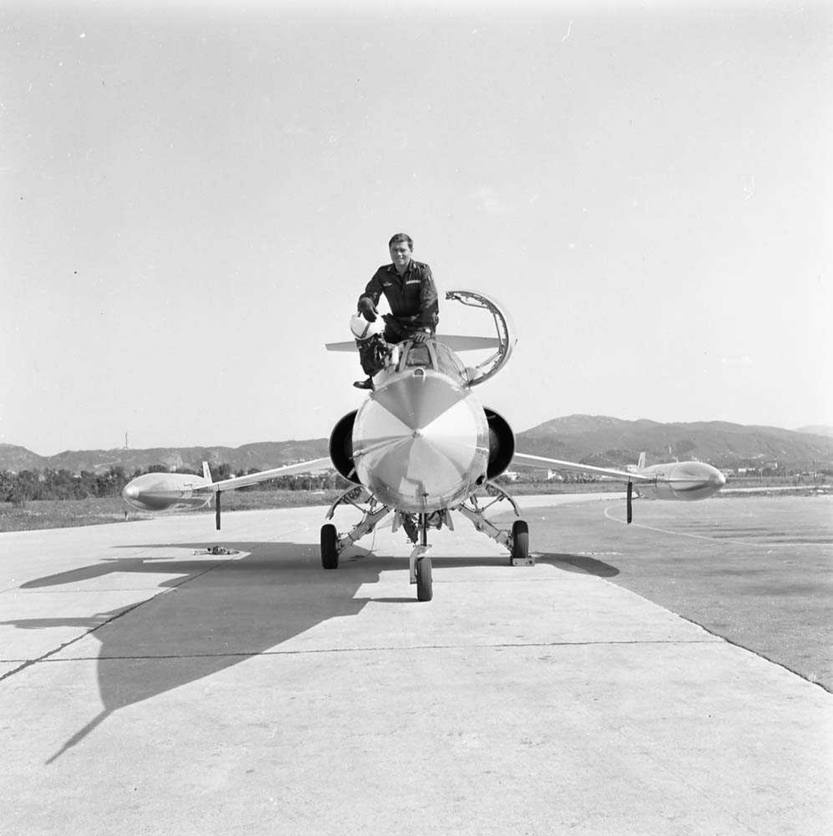 Spesielt portrettfoto av jagerflyger ved 331 skvadron, Bodø flystasjon ...