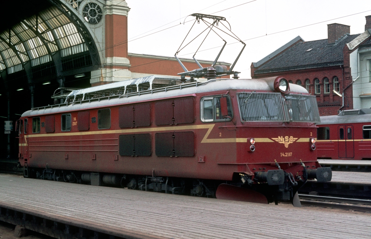 NSB elektrisk lokomotiv El 14 2187 på Oslo Ø. - Museene i Akershus ...