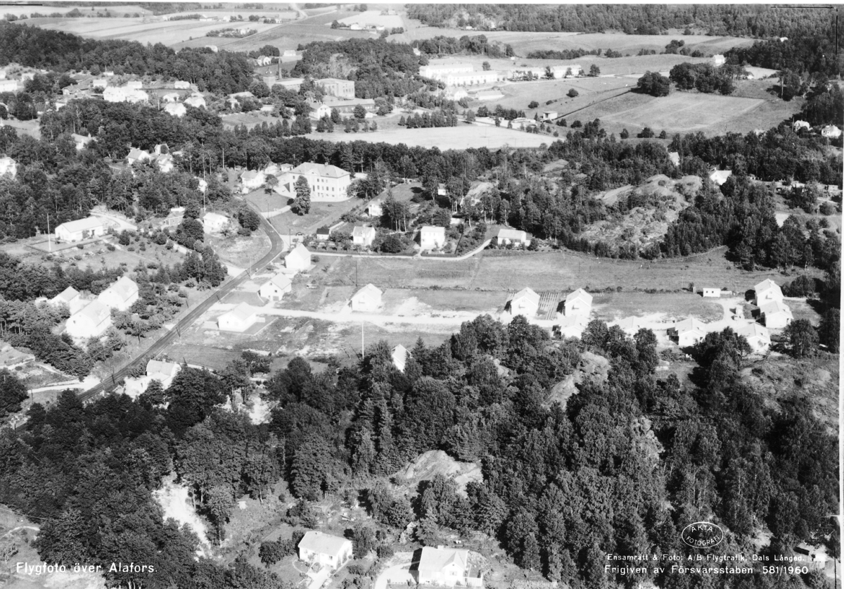 Text på bild:"Flygfoto över Alafors" - Vänersborgs museum / DigitaltMuseum