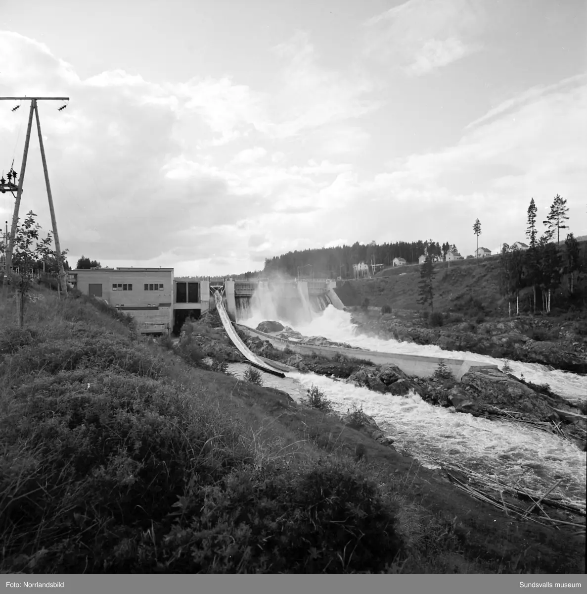 Skallböle kraftverk i Ljungan i full gång, exteriörbilder. - Sundsvalls ...