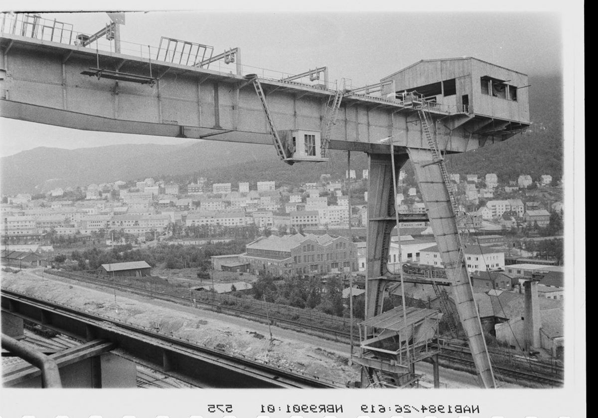 LKAB. Demag-anlegget. Lastekran med kranhus og kranførerhus. - Museum ...