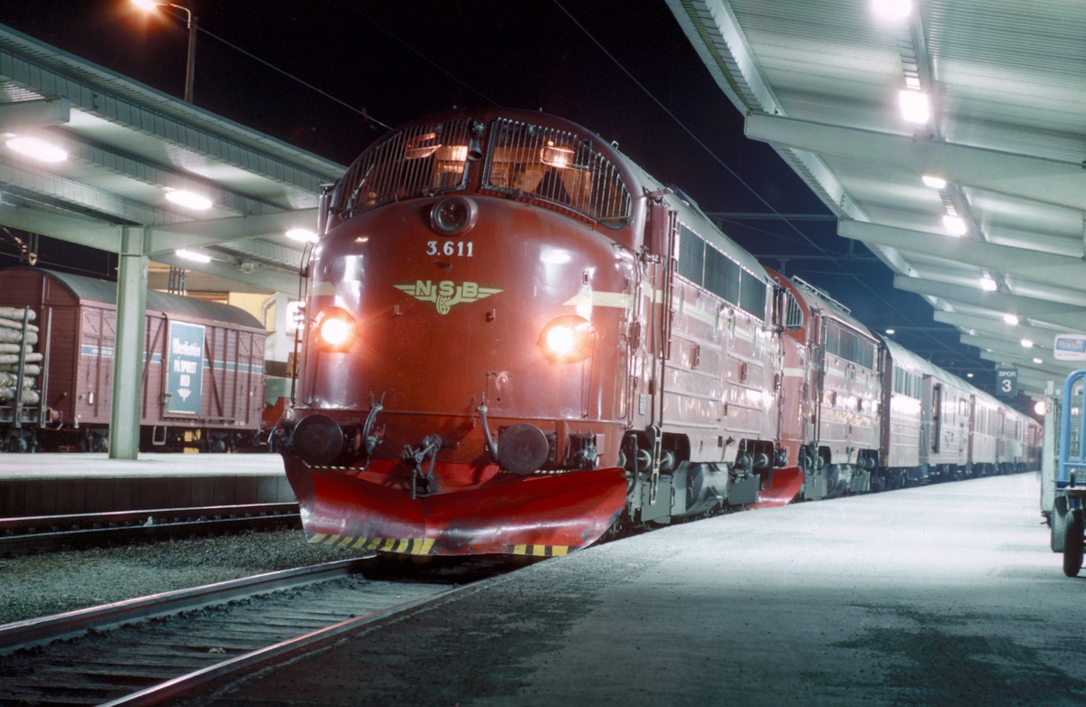 NSB nattog Trondheim - Oslo over Røros (Rørosbanen) står klar til ...