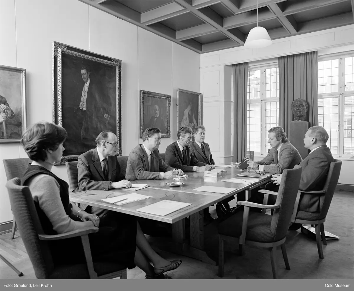 Aschehoug forlag, interiør, møterom, menn, kvinne - Oslo Museum ...