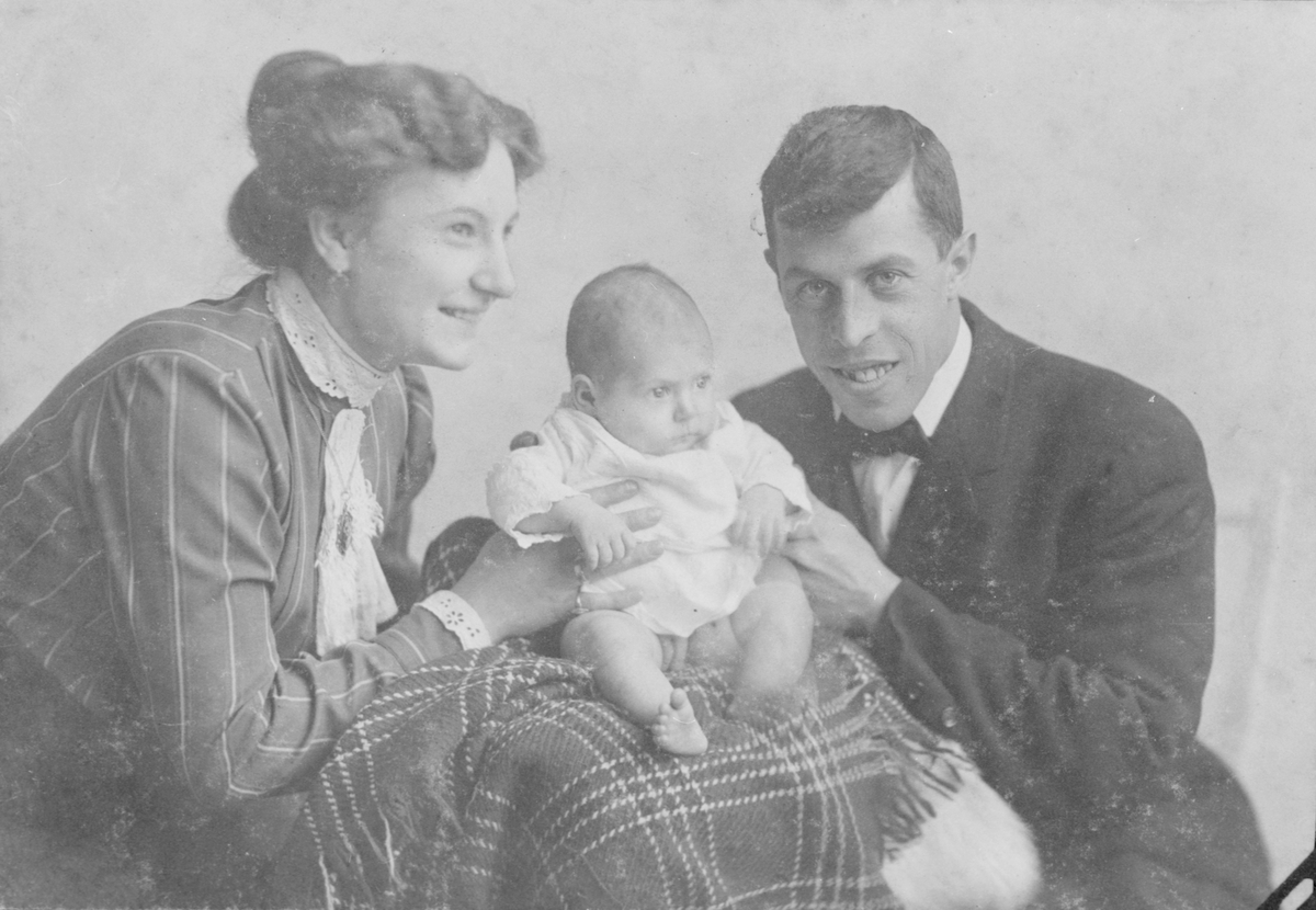 La Bella Ingeborg och Charles Bazola med dotter Hélenè. - Länsmuseet ...