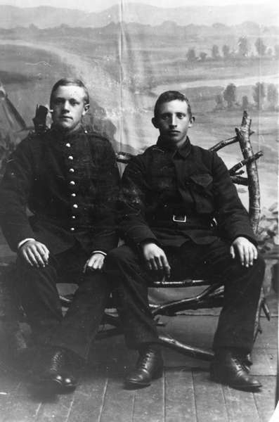 Portrett av Regnor Reinholdtsen (t. v) fra Austringen og Oddvin Lind (t ...