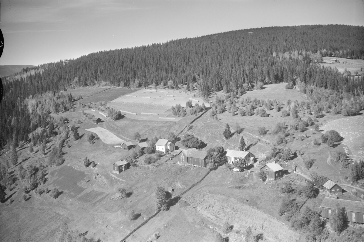 Ovren, Midtre Ovren og Vestre Ovren i Vingrom, flyfoto - Maihaugen ...