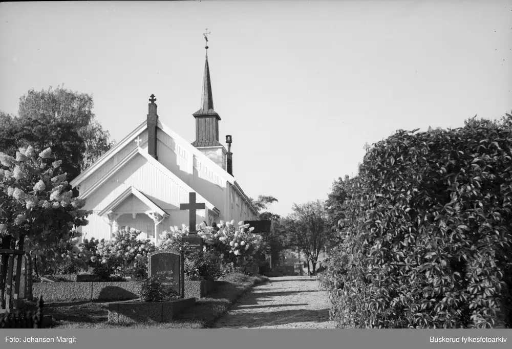 Hønefoss kirke, sett fra baksiden - Buskerud fylkesfotoarkiv ...