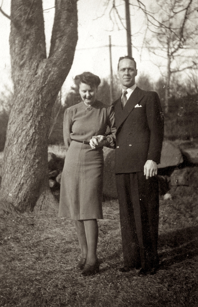 Förlovning 1941/1942 mellan Ingrid Andersson (1918 - 2001) och Sven ...