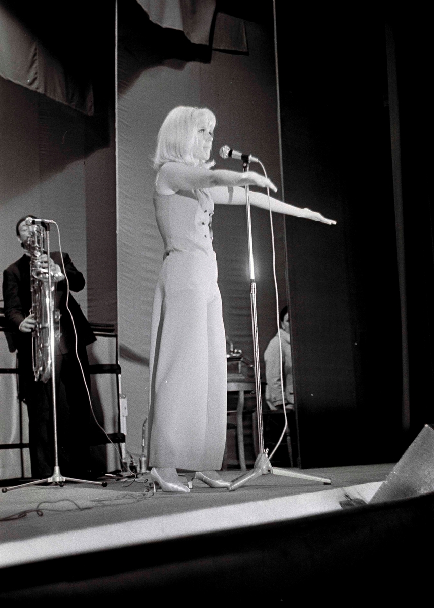 Ann-Louise Hansson i Köpings Folkets Park - Västerås Stadsarkiv ...