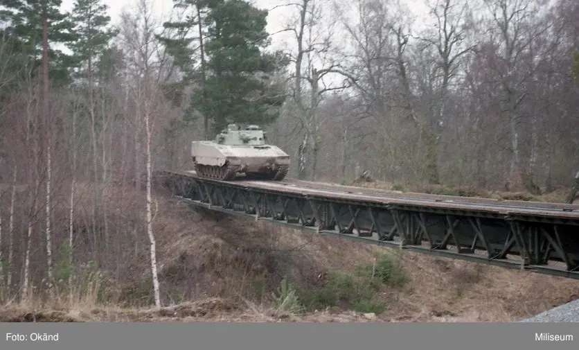 Stridsvagn 90 (Strv 90). Kör över krigsbro 5 (KB 5). - Miliseum ...