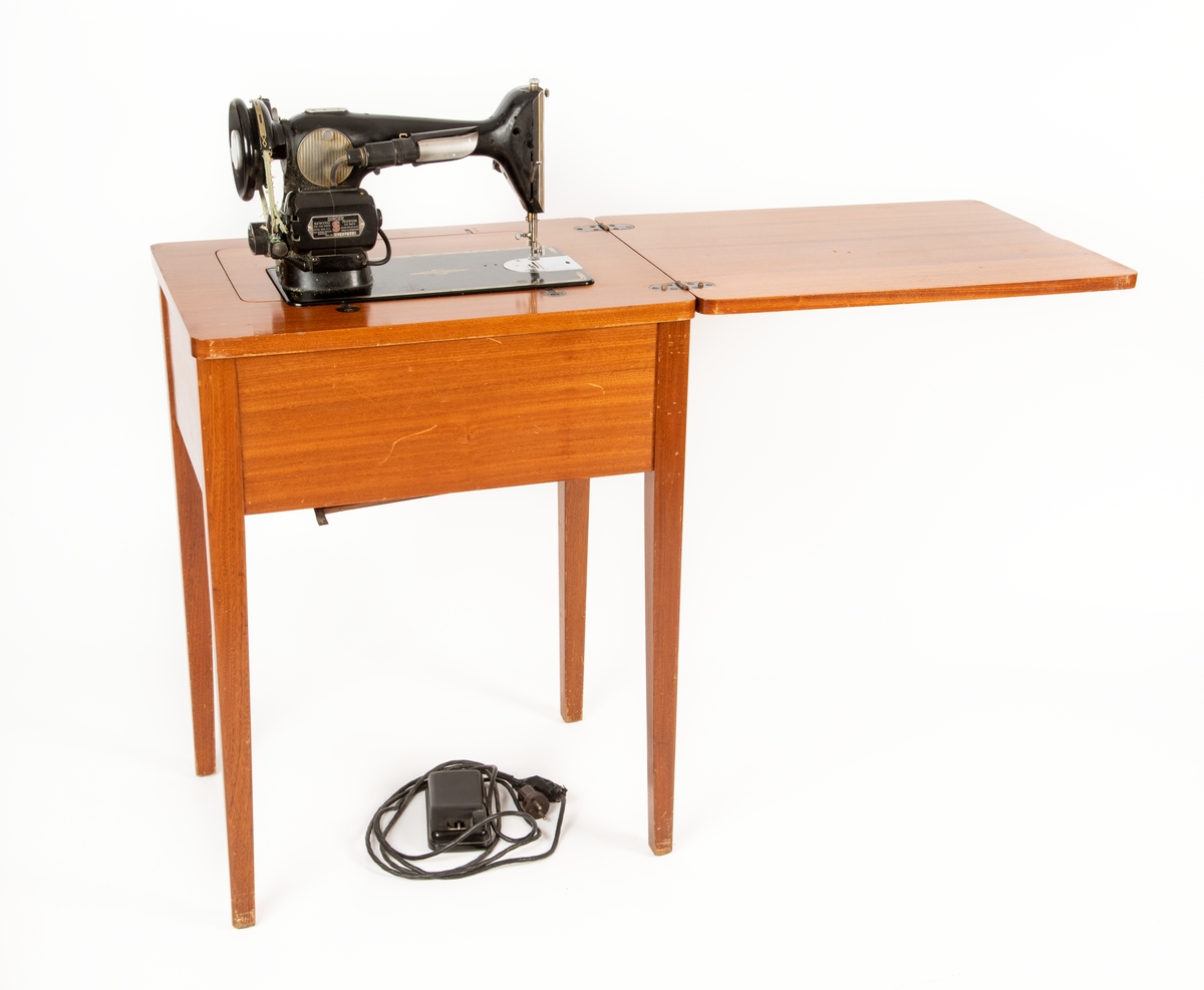 Symaskin - Anno Glomdalsmuseet / DigitaltMuseum