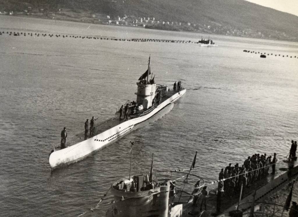 Tysk ubåt U-255 med kurs mot "Tanga" -stabskipet til Admiral Nordmer ...