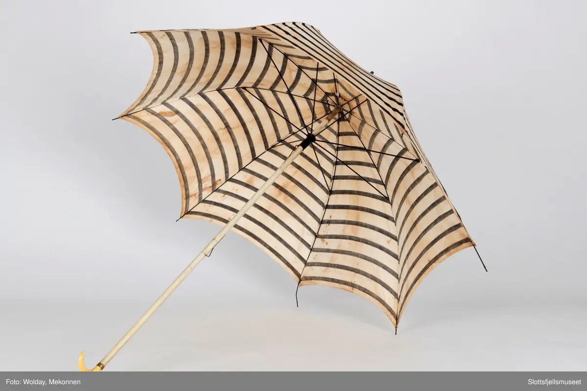 Parasoll - Slottsfjellsmuseet / DigitaltMuseum