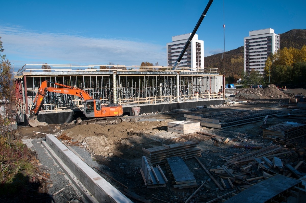 Nye Rema 1000 Skistua, Narvik, under bygging på tomta til gamle ...