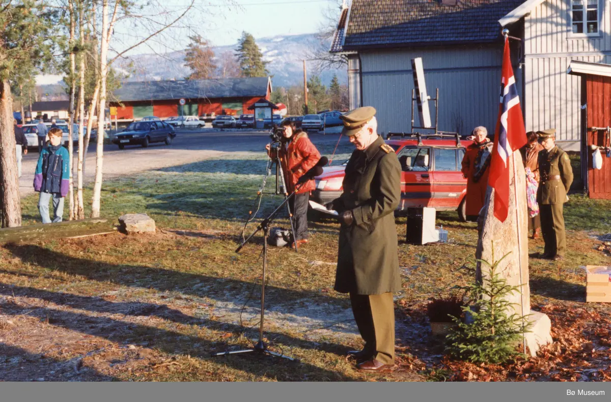 Avdukinga av minnesteinen over Olaf Rye ved Bø museum, Oterholt - Bø ...