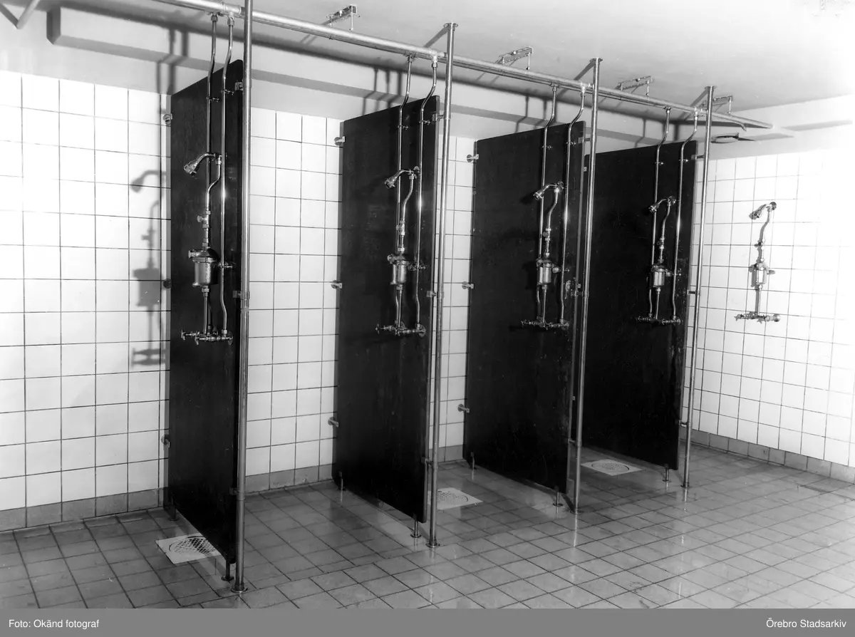 Duschrum på Karolinska skolan, 1959 - Örebro Stadsarkiv / DigitaltMuseum