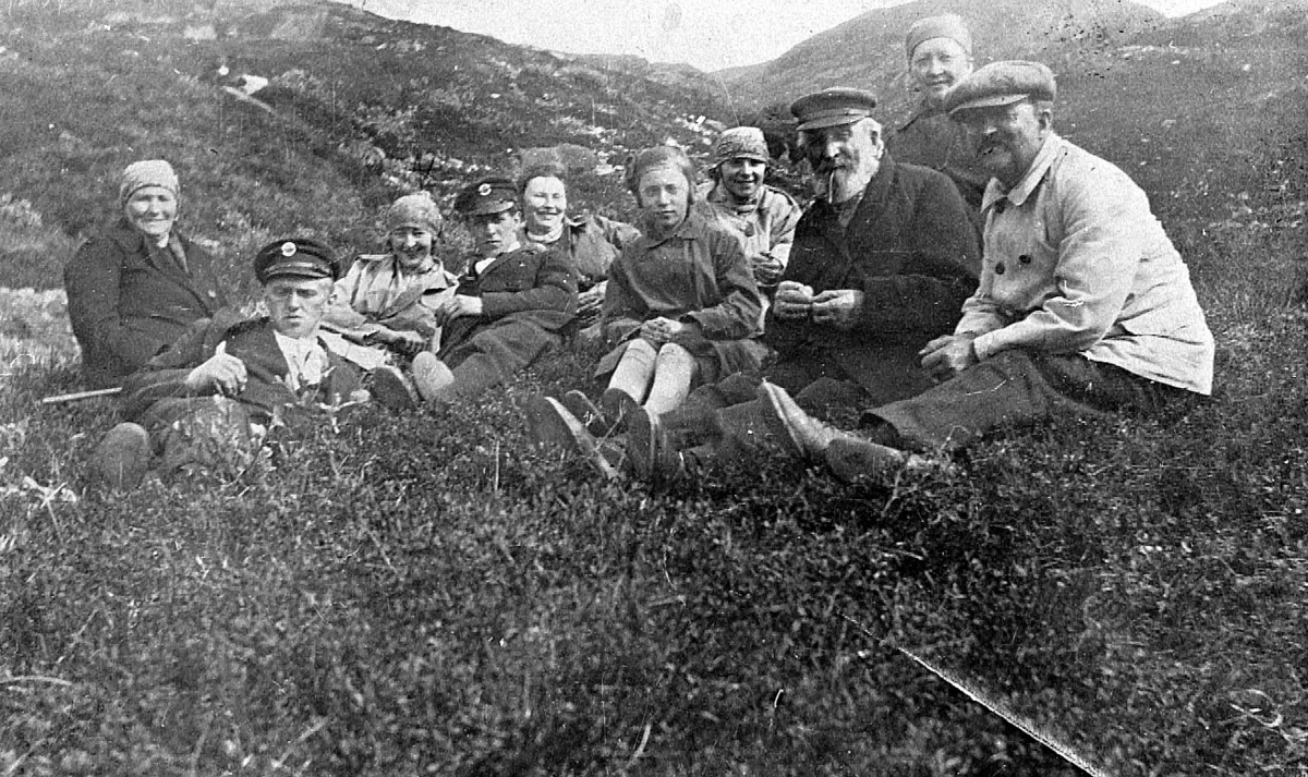 Ute på tur, Hammerfest 1930 - Midt-Troms Museum / DigitaltMuseum