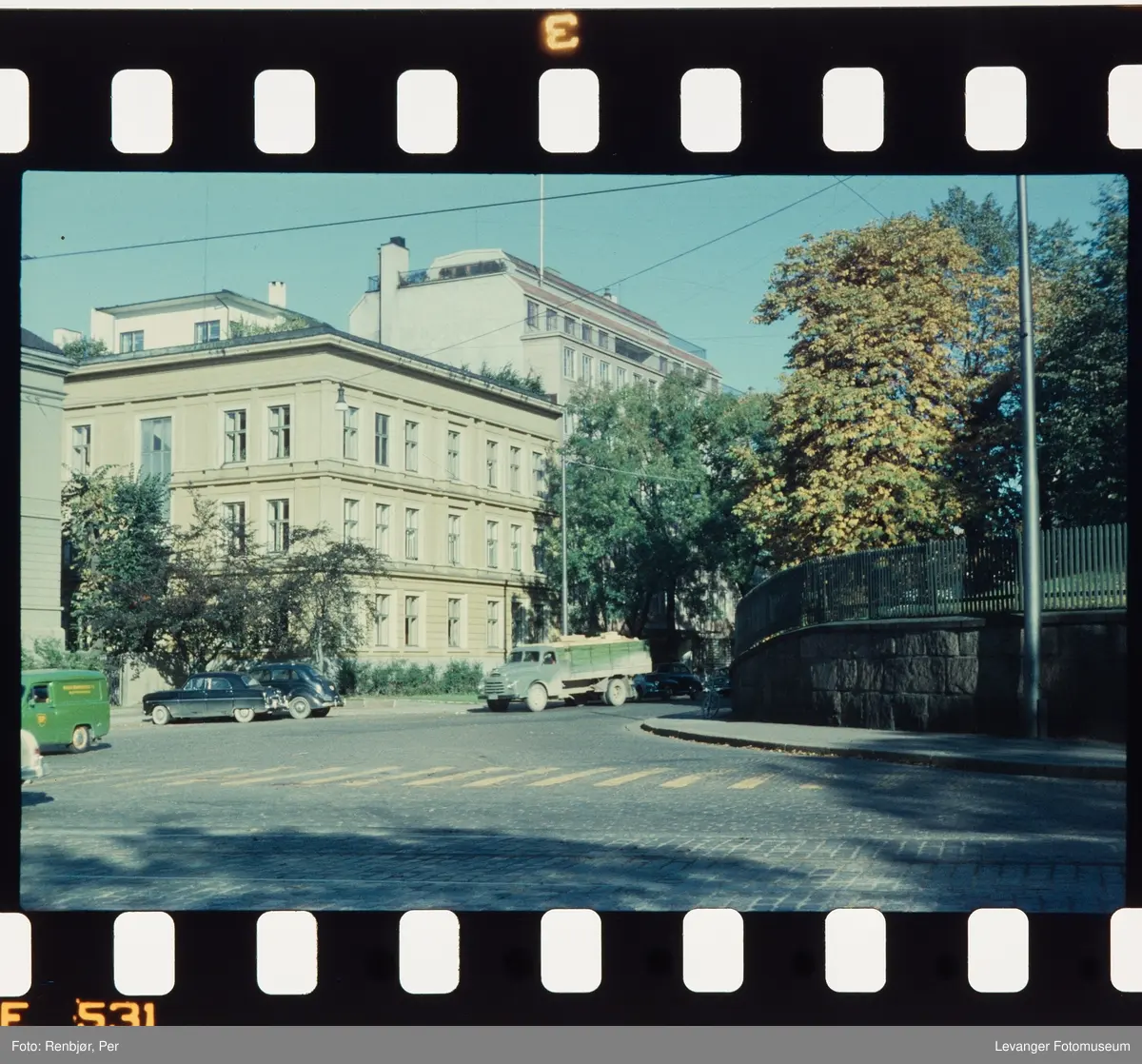 Fra sentrum i Oslo, ved Slottsparken - Levanger Fotomuseum / DigitaltMuseum