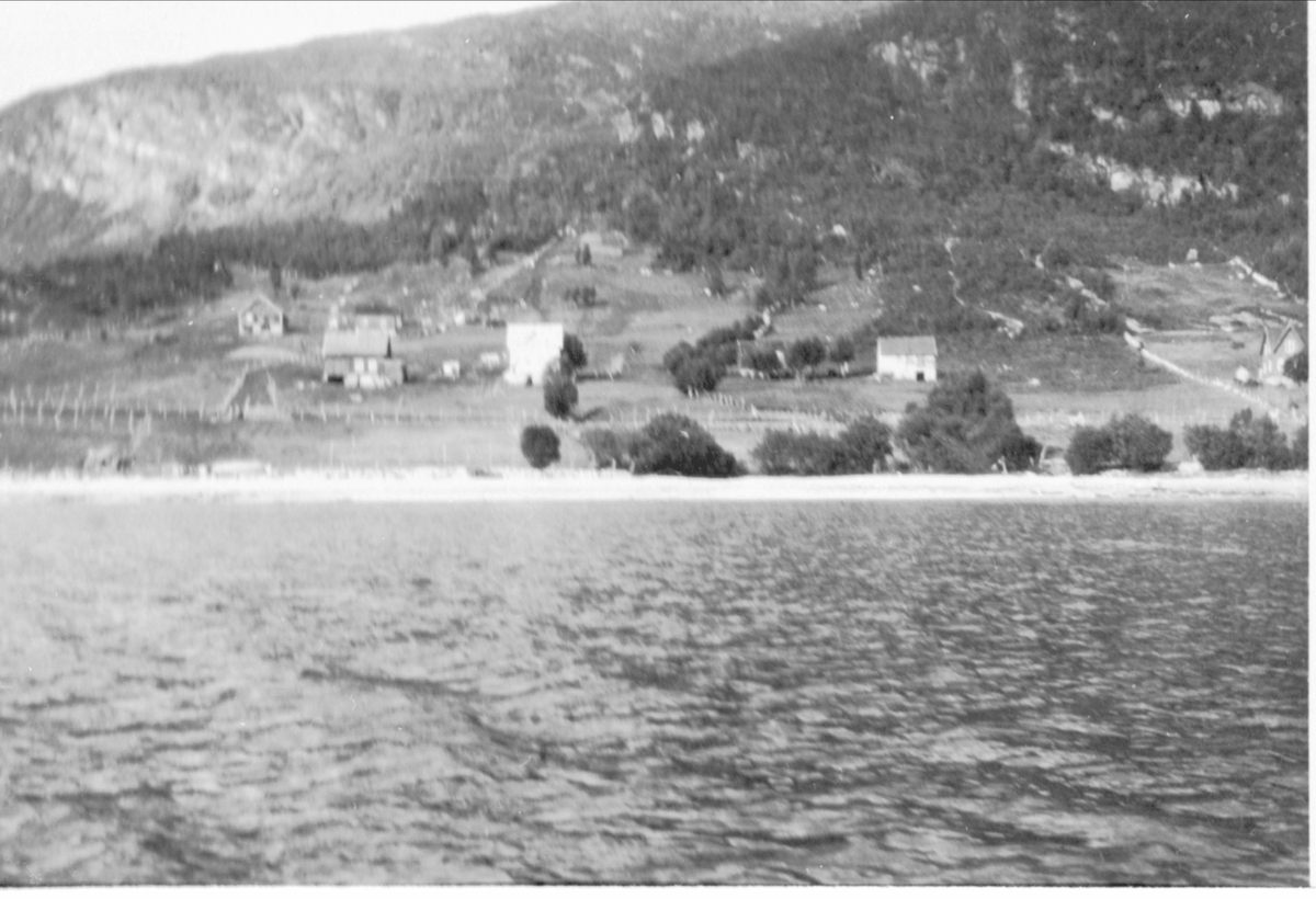 Bebyggelse i Grovfjord - Sør-Troms Museum / DigitaltMuseum