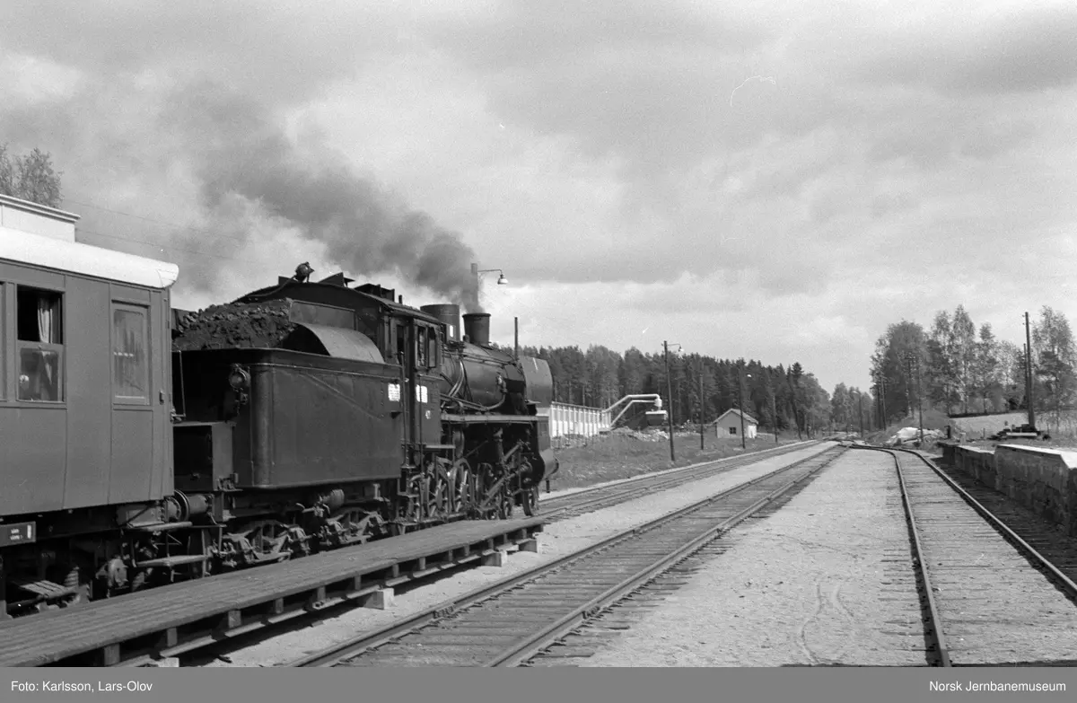 Damplokomotiv type 26c nr. 411 med ekstratog for Svenska ...