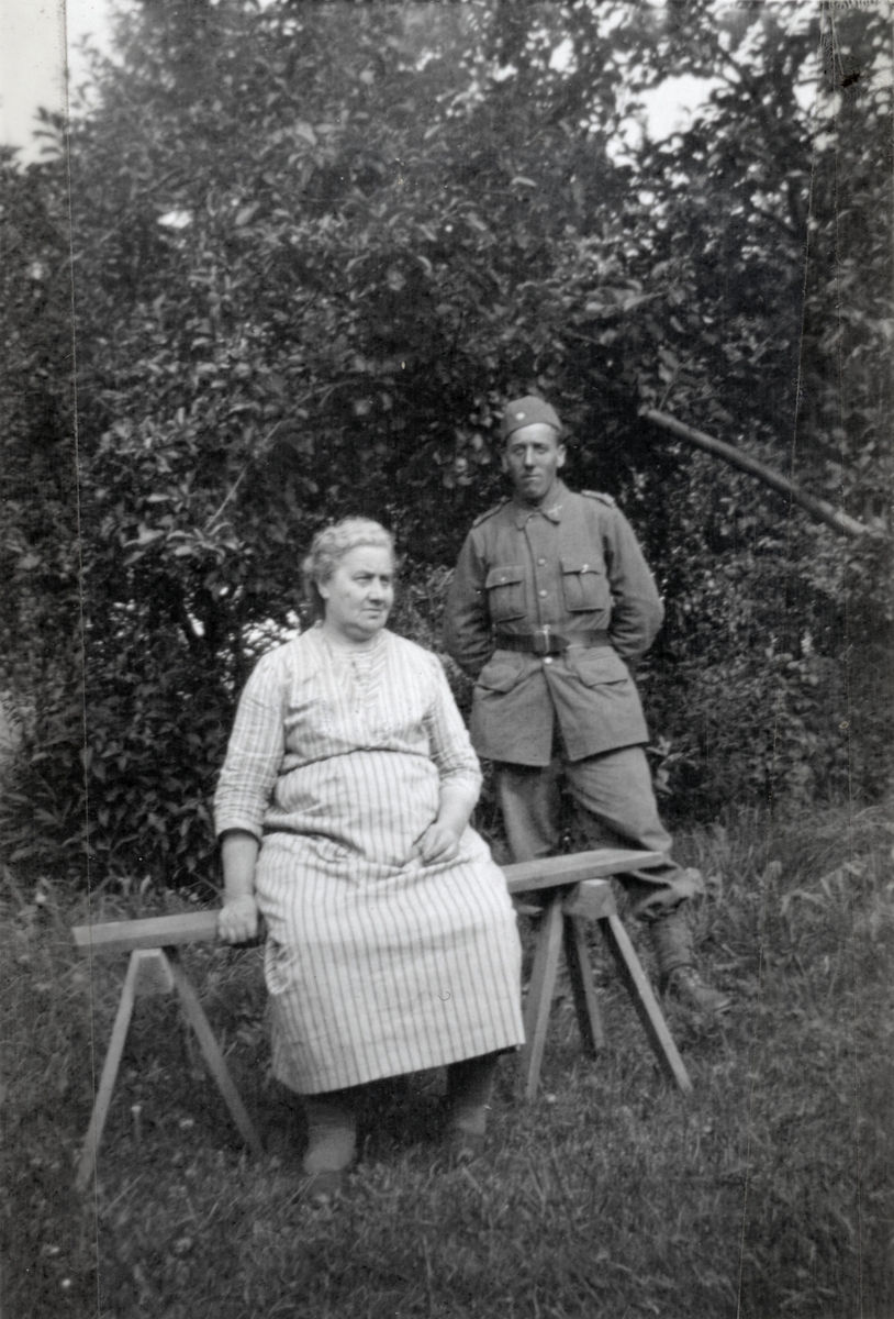 Lars Eriksson med mor Maria Gustavsson - Västergötlands museum ...