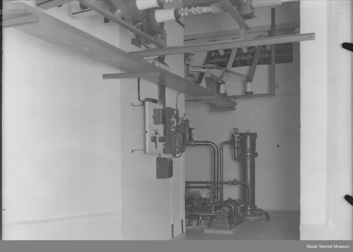 Oljepumper, generator 2, Sauda III : kraftverket er eid av A/S ...