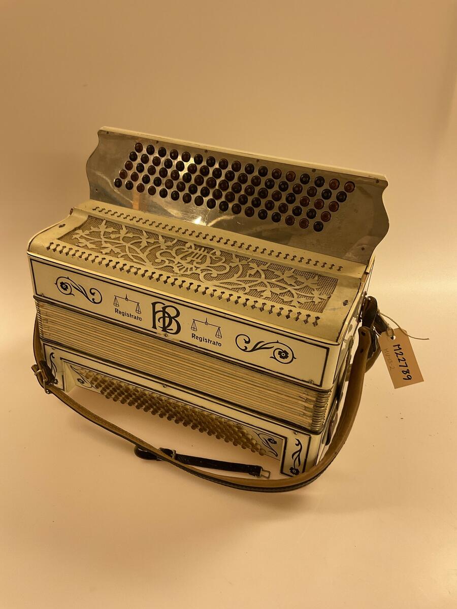 Dragspel - Västernorrlands museum / DigitaltMuseum