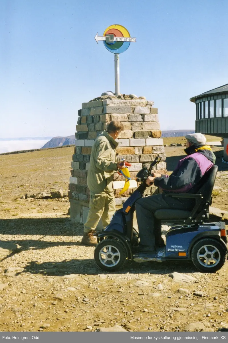 Nordkapp. Lederen i Nordkapp og omegn turlag, Odd Holmgren (t.v.) og ...