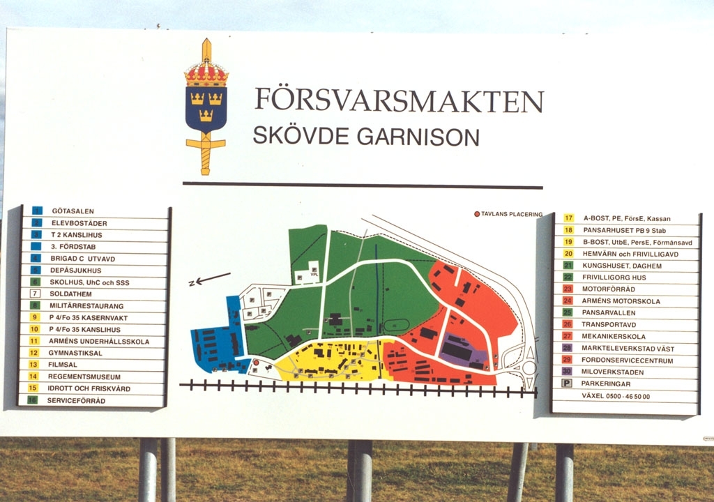 Orienteringstavla/skylt för Skövde garnison 19960908. - Garnisonsmuseet ...