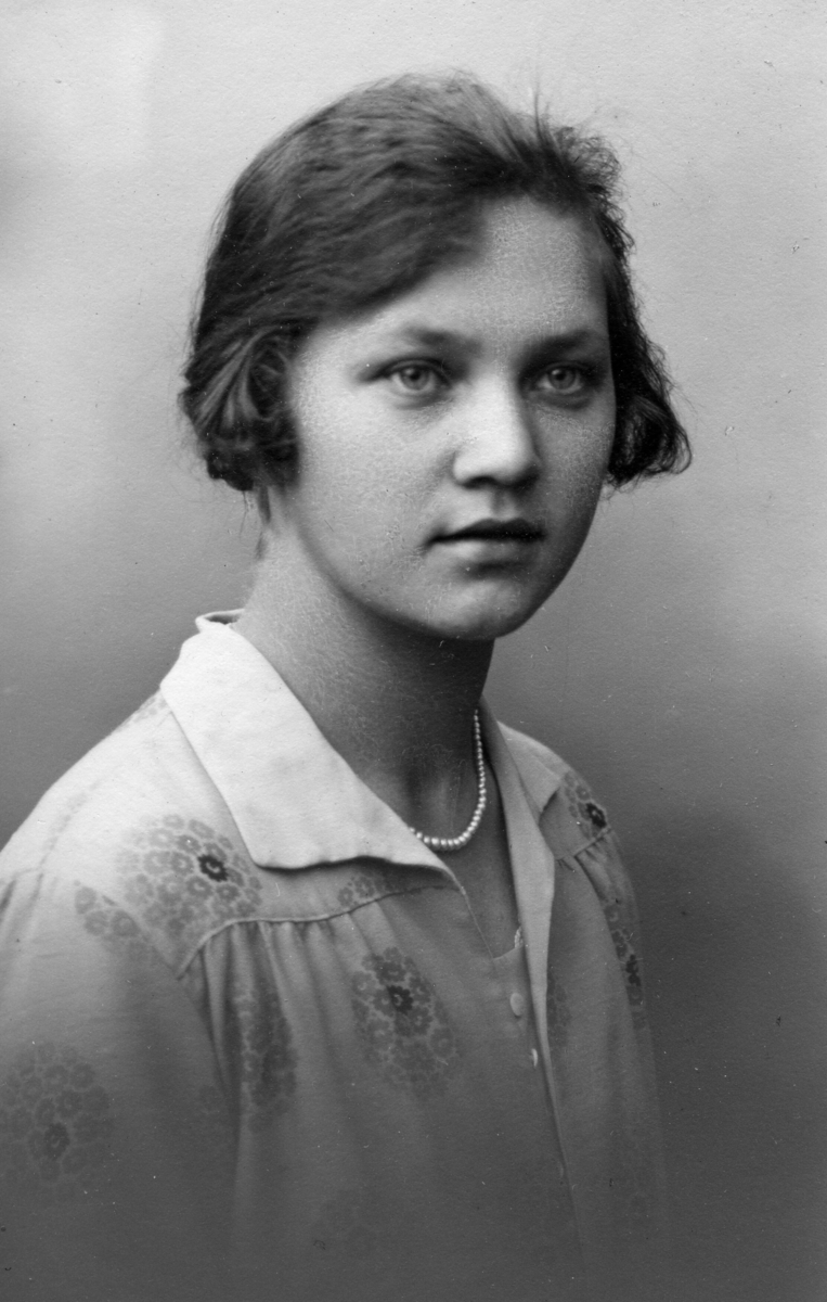 Portrettfoto av kvinne - Bø Museum / DigitaltMuseum