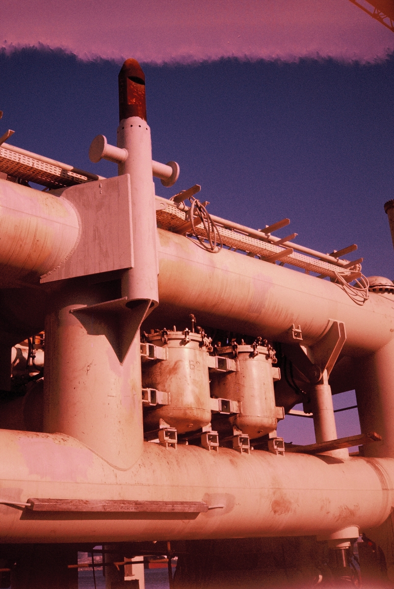 Nærbilder fra bygging av en modul for reparasjon av rør under vann ...