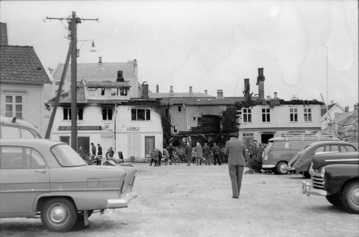 Etter brannen på Torget i Egersund - Dalane Folkemuseum / DigitaltMuseum