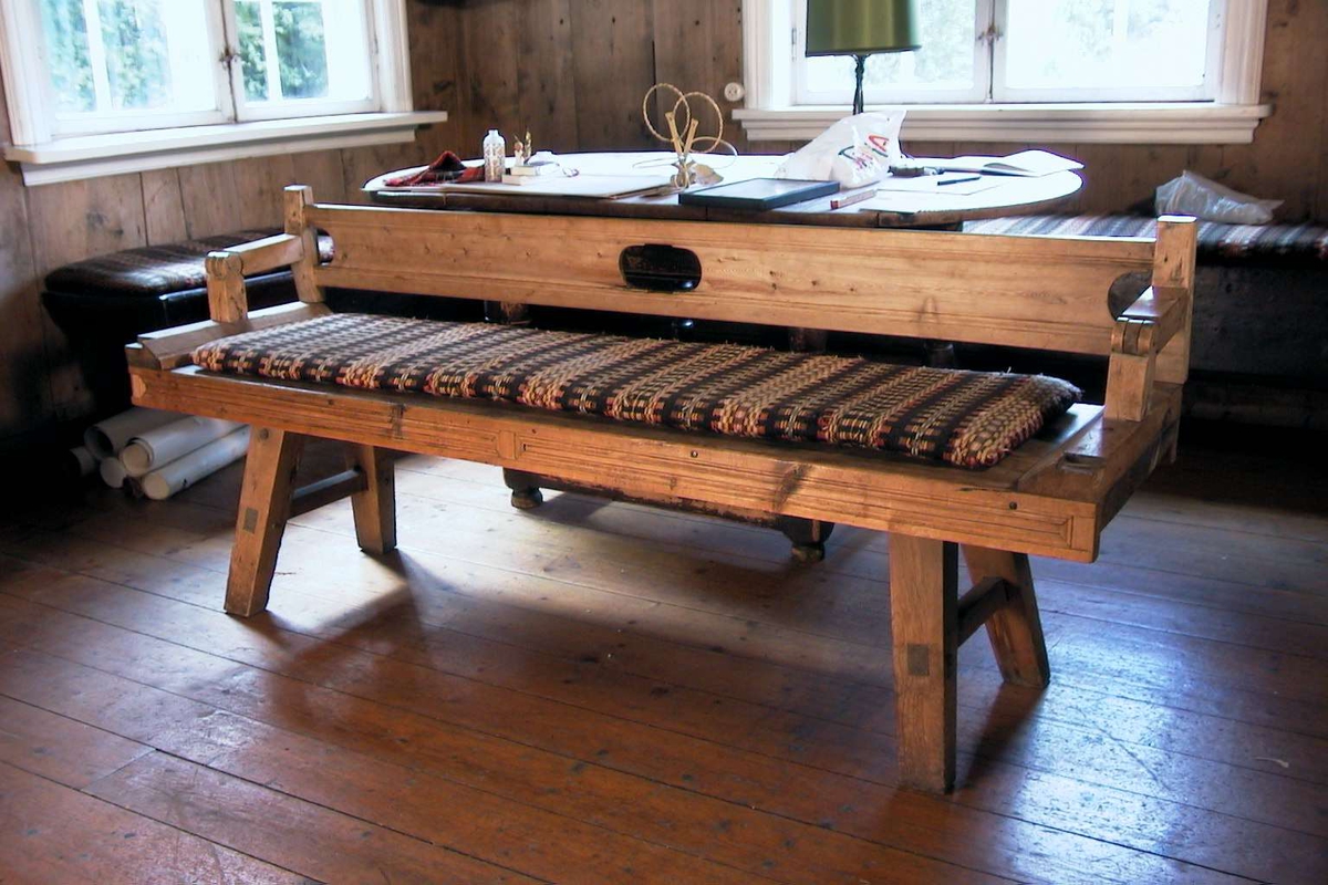 Benk - Bjerkebæk, Sigrid Undsets hjem / DigitaltMuseum