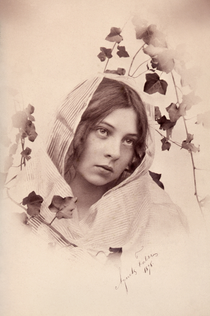 Sigrid Undset, portrett, eføy, repro, - Bjerkebæk, Sigrid Undsets hjem ...