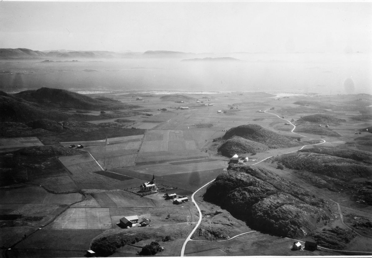Flyfoto over Hellem, Nes - Museet kystens arv / DigitaltMuseum