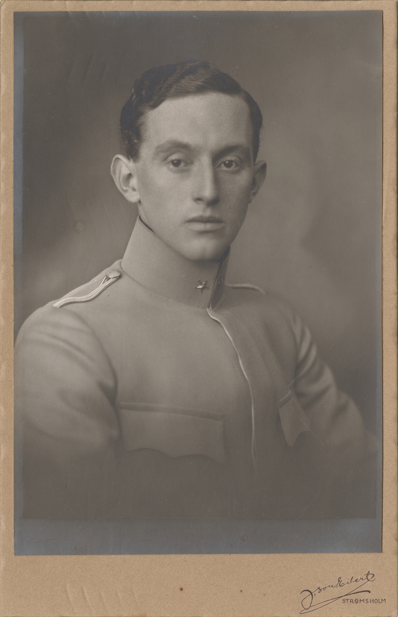 Porträtt av Carl Gustaf Bancroft Flach, underlöjtnant vid ...