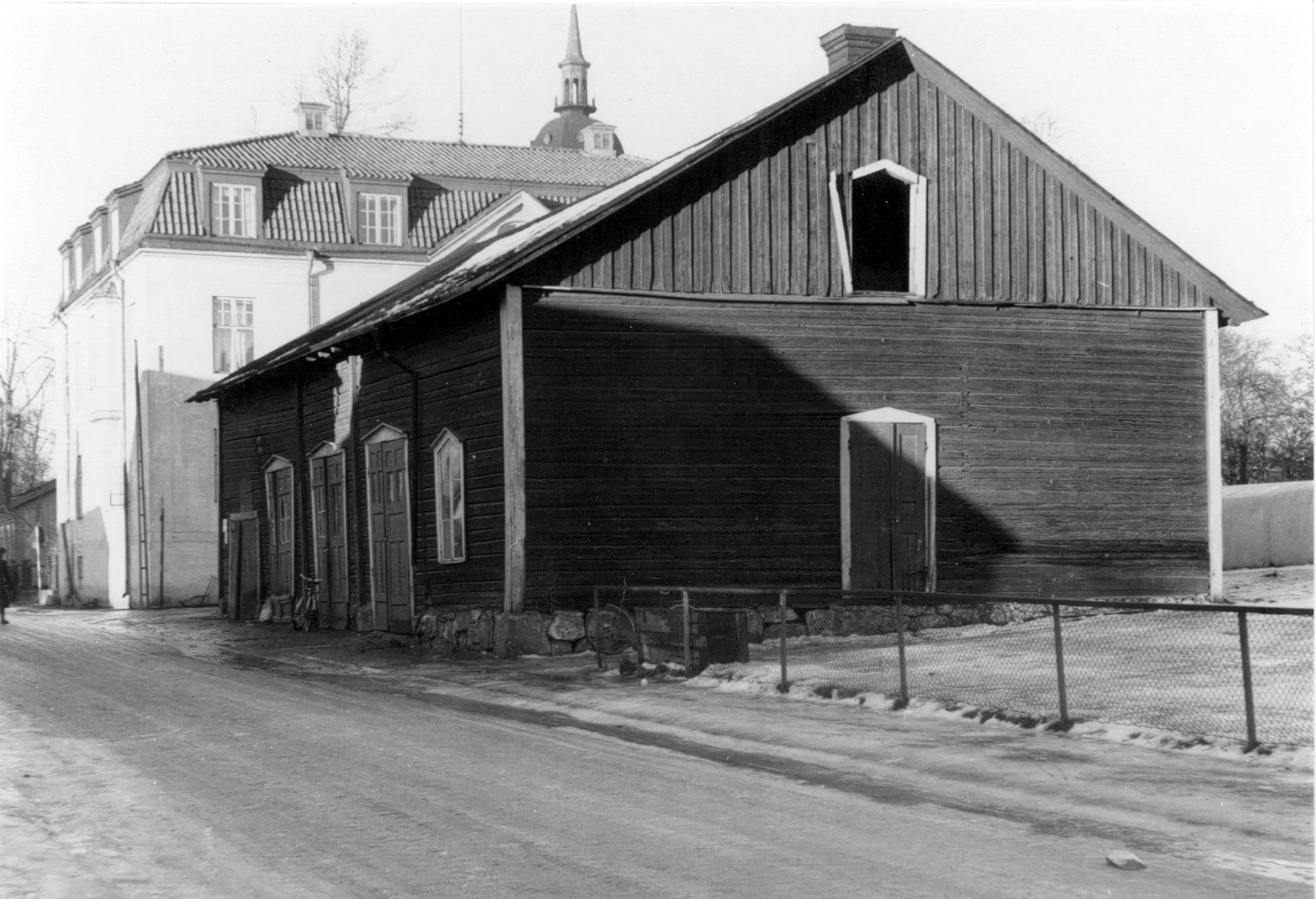 Spruthuset vid Hovsgatan, rivet på 1940-talet. Tomt nr 1 ...